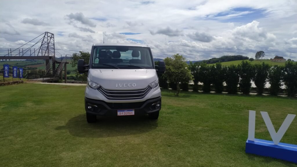O modelo de caminhão Iveco Daily no Brasil é oferecido com mais de ...