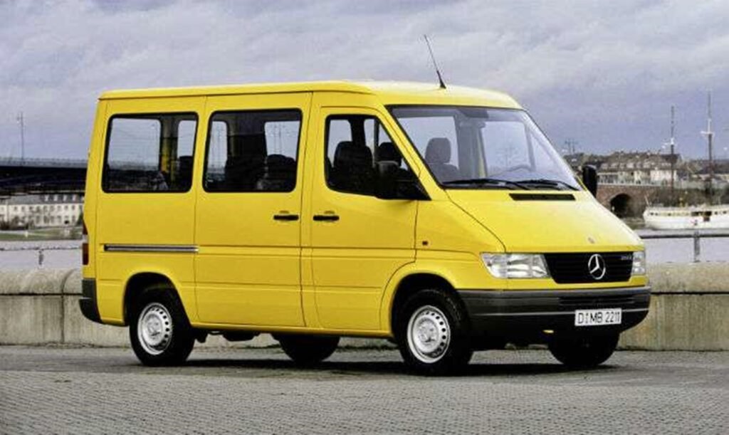 Conheça um pouco da história da Sprinter, modelo que fez 25 anos em ...